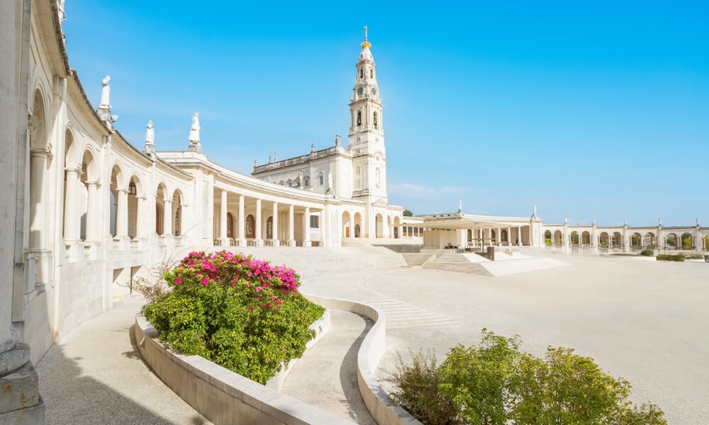 The Three Secrets of Fatima: Unraveling the Mysteries of the Marian ...